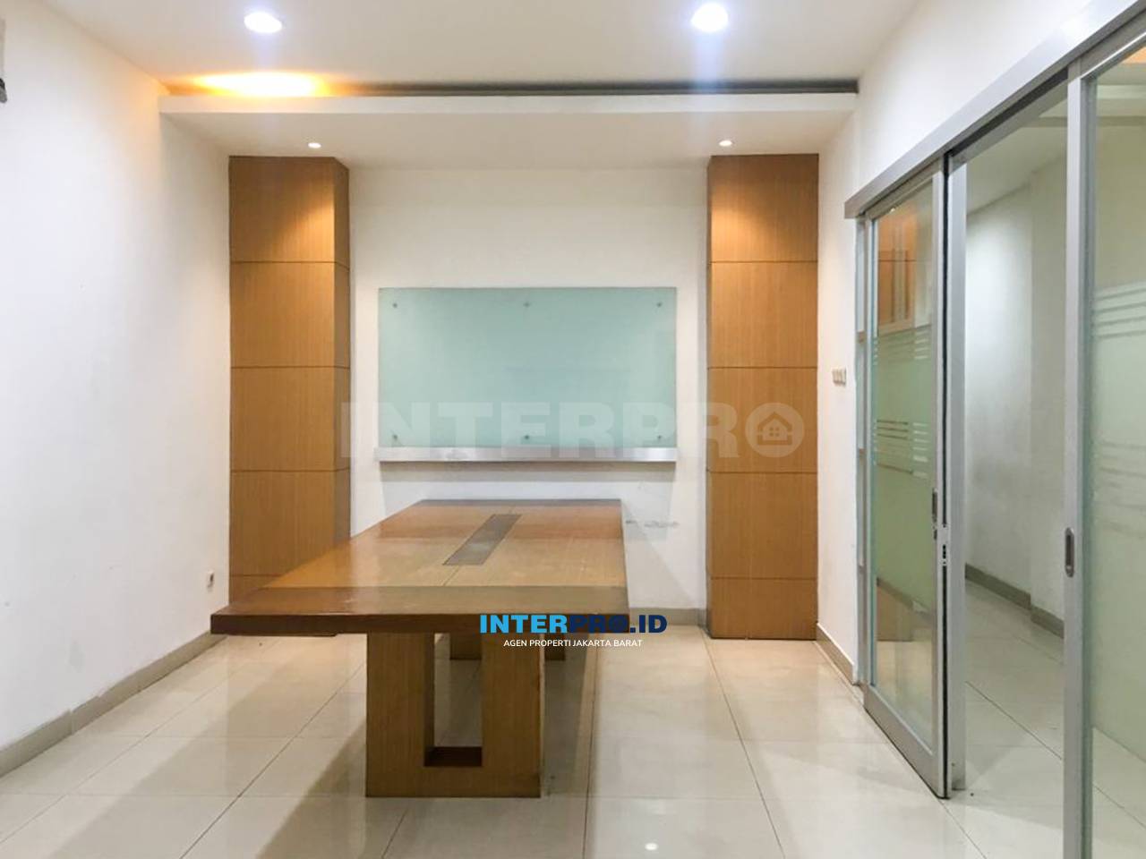 Ruko Graha Arteri cocok dijadikan Ruko Perkantoran.