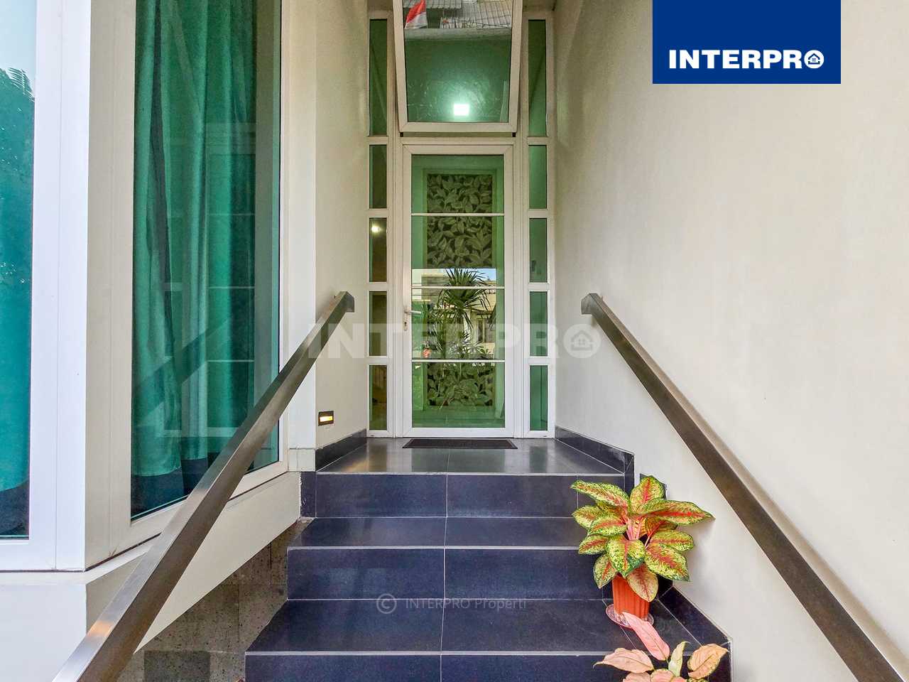 Rumah 3 Lantai Puri Indah Design Special - Luas 140m2